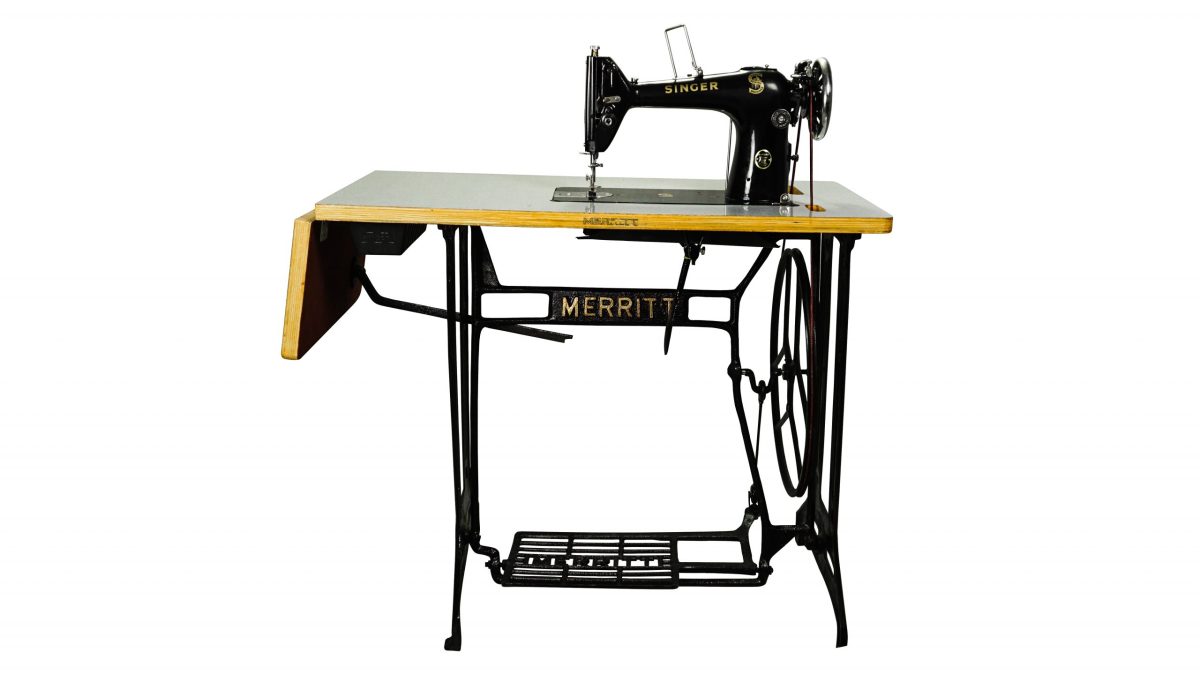 Singer Merritt Universal Sewing Machine with Indian Hook Set