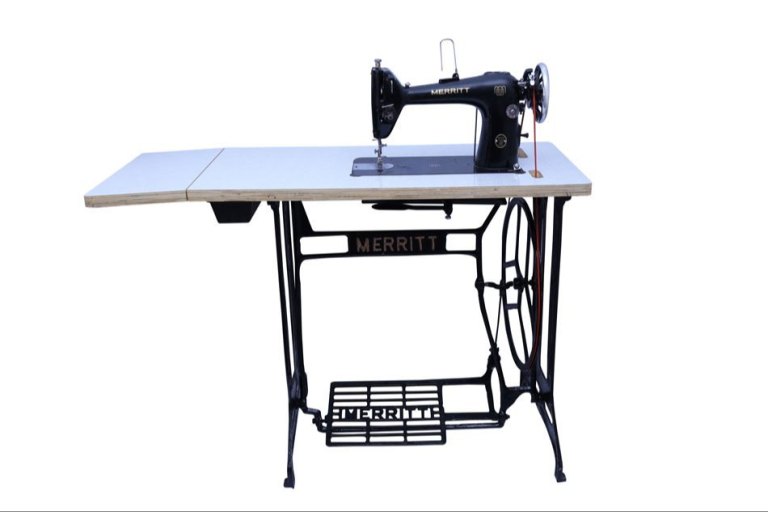 Singer Merritt Universal Sewing Machine with Indian Hook Set